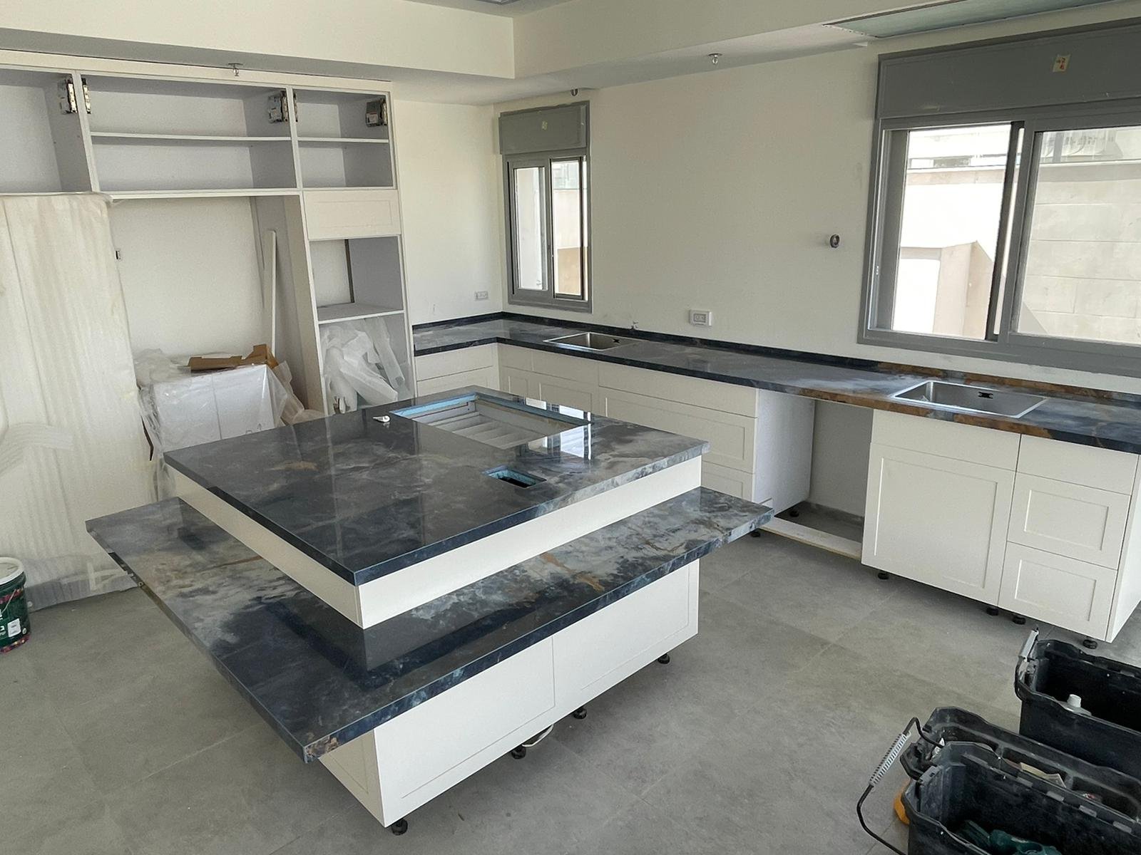 Ocean Blue OC03 INFINITY מבריק - שיש ג'אן